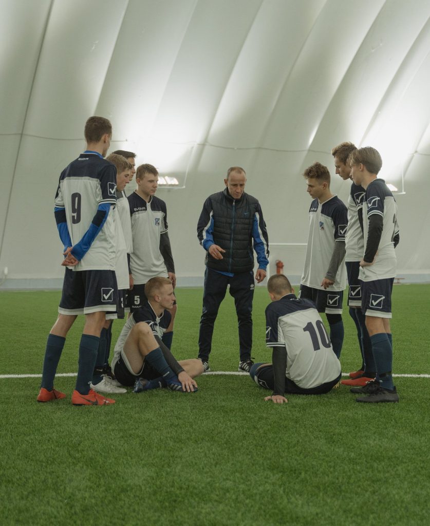 Entraîneur de football : le rôle, les formations, le salaire… - Footsider